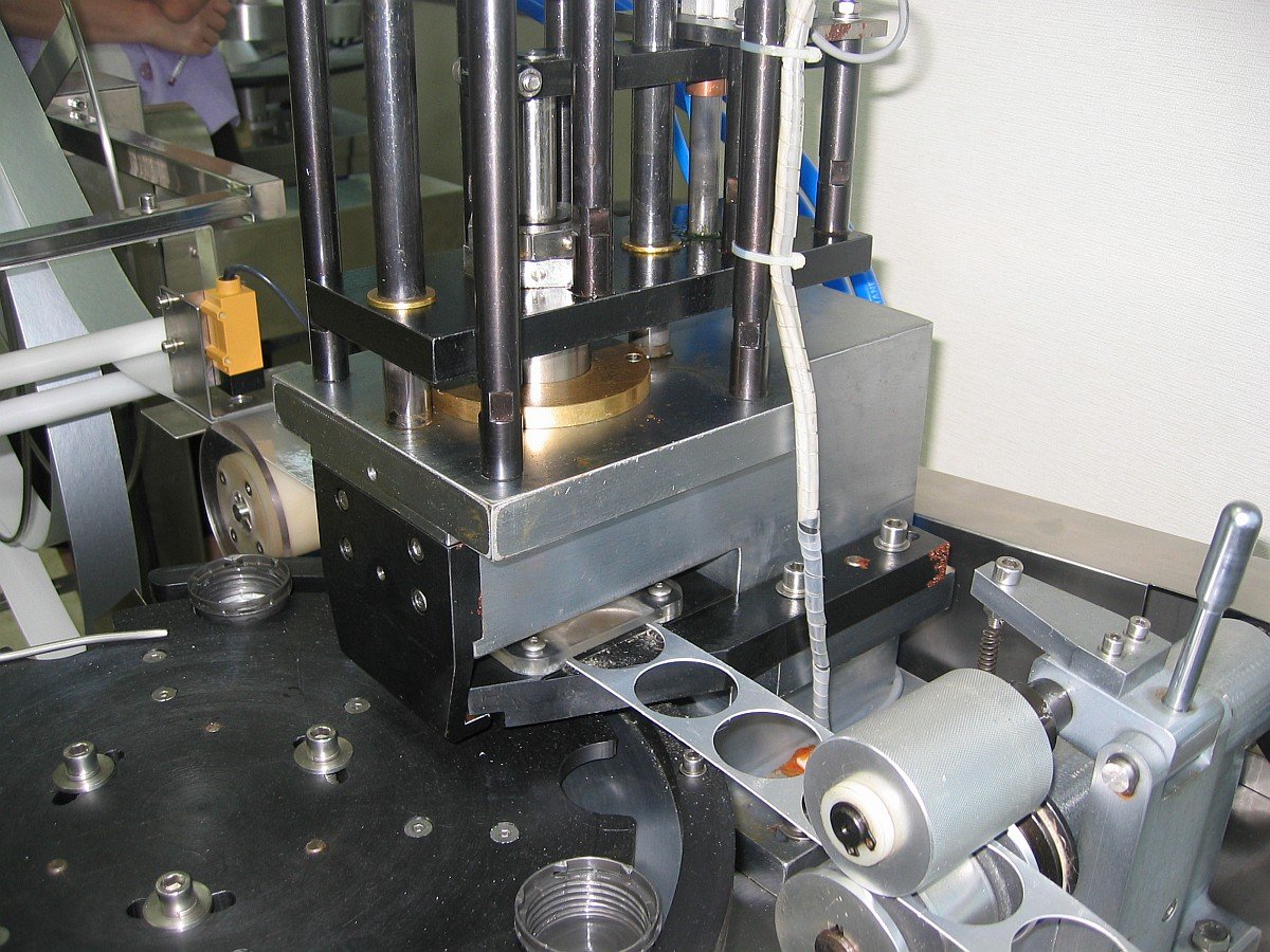 Lining Machinery and Cap Liners Supplier Liner Insertion Machines